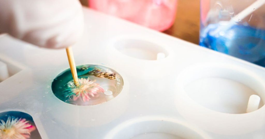 How to Make Resin Art With Molds - Fluid Texture Art - Love Acrylic ...
